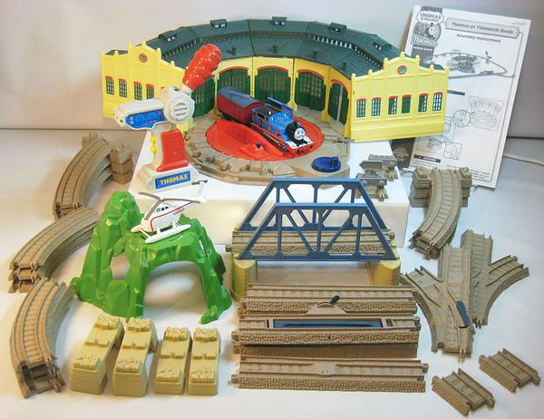 THOMAS & FRIENDS TRACKMASTER THOMAS AT TIDMOUTH SHEDS RC MOTORIZED ...