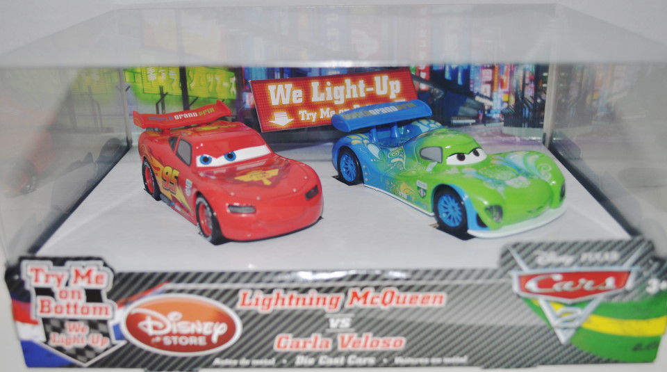 NEW DISNEY STORE CARS 2 Die Cast Light Up Lightning McQueen vs. Carla ...